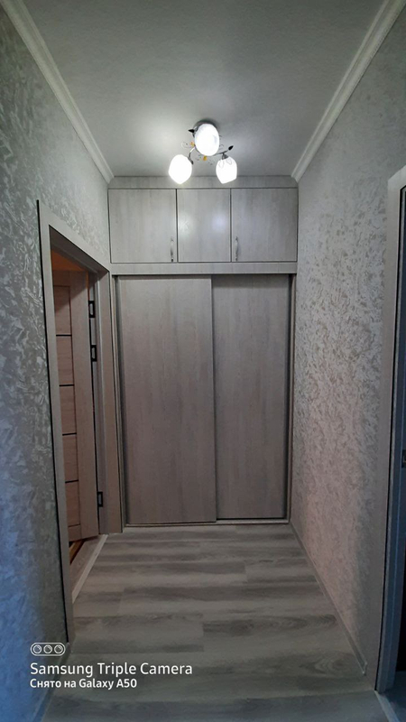 4 xona kvartira sotiladi