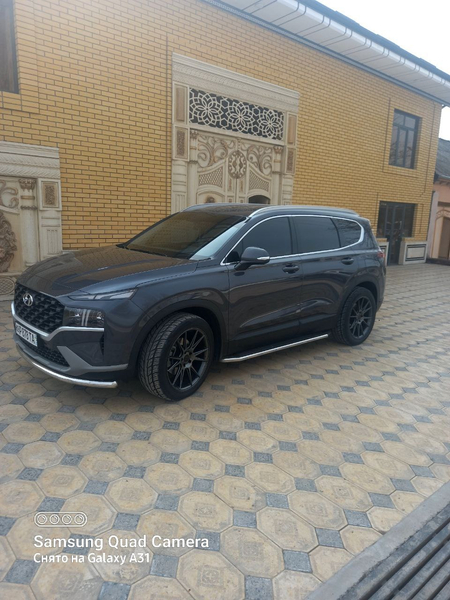 Hyundai Santafe сотилади.