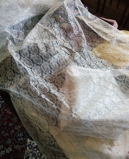 Японский гипюр серебристый.Ширина 110 см.Длина  3,5м.Цена за 1м