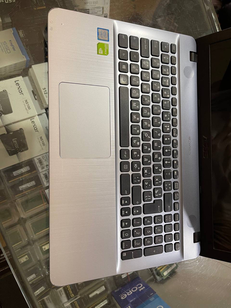 Asus  i5-7200U  Ram 4 Gb  SSD 512 Gb  Zaradka 2 so
