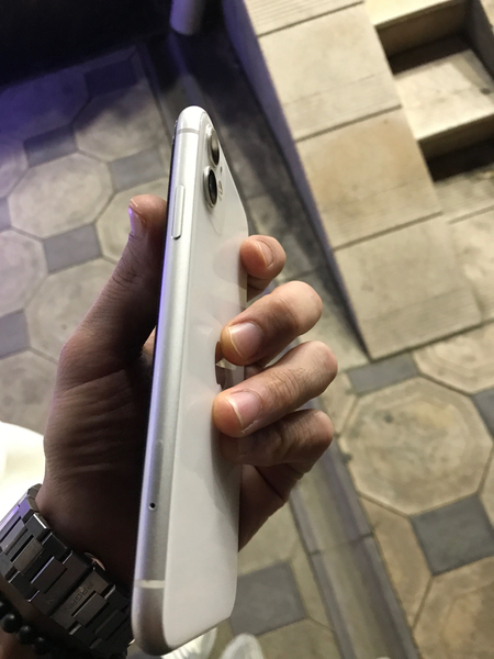 iPhone 11 в белом цвете
