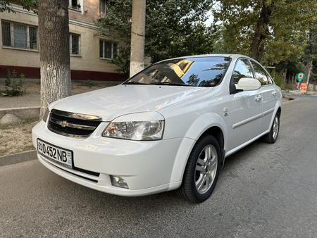 Продается Chevrolet Lacetti 1.8 в идеальном состоянии 2011 год