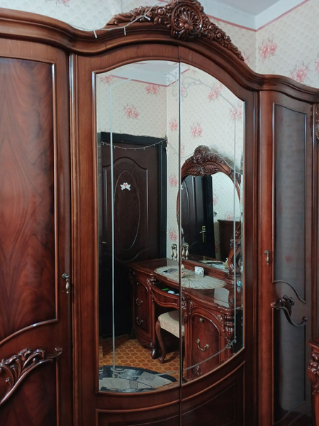 срочно продам спальный гарнитур фабричный китай