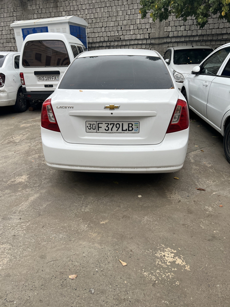 Lacetti auksionda