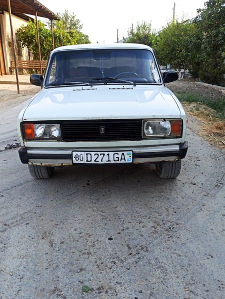 Vaz 2105 sotiladi