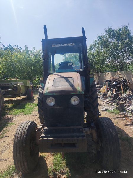 Pres padborshik bilan ttz traktor sotiladi