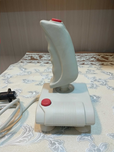 Джойстик от игровой приставки.