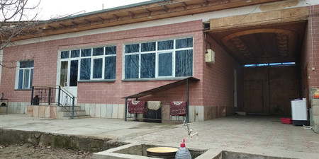 Umid posyolkada hovli sotiladi