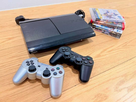 KREDIT! PLAYSTATION 3 boshlangich tolov yoq 2 ta jostik bilan