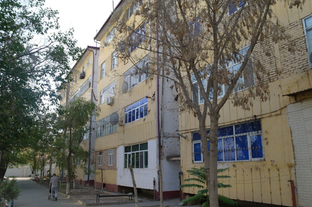 482/24-санлы уй 26-мкр да 4-этажда 4 комнаталы 90 кв.м болган уй сатыл