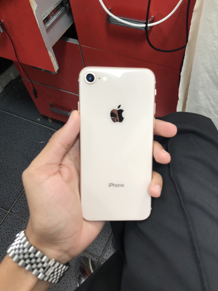 Iphone 8.       64gb