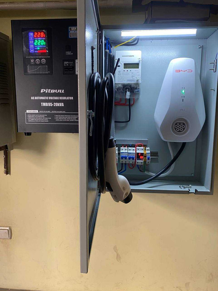 Elektromobil uchun zaryadlash qurilmasini o'rnatish установка зарядное