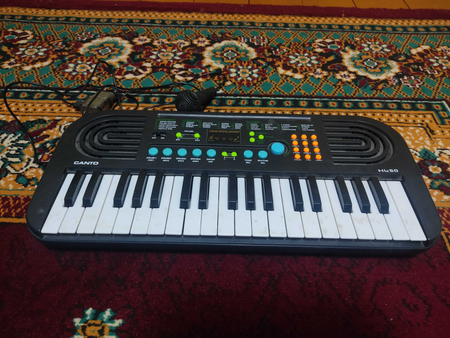 Pianino 150.000lik harhil fungksalari bor yangi srochna sotish kerak..