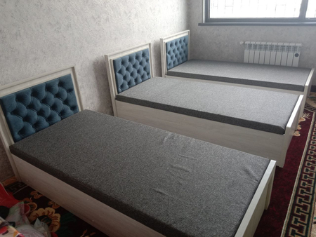 Sandiqli kravat bir kishilik