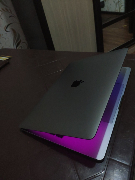 MacBook Pro 14. Touch Bar/Touch iD. Space Gray. Или на iPhone.