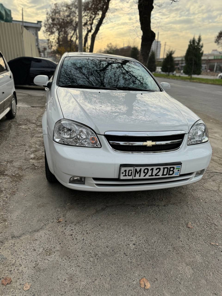 Ласетти сотилади