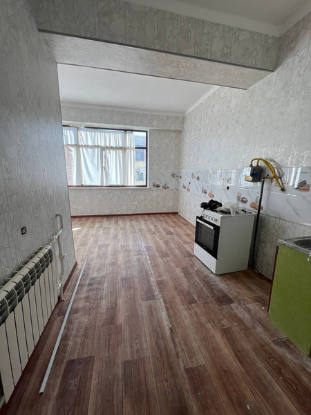 KVARTIRA sotiladi 3xona 100kv.m srochna 530mlnga 10mikraroyon