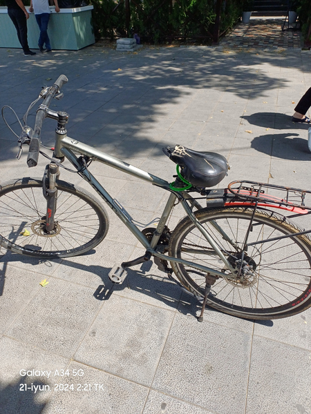 Velosiped srochna sotiladi