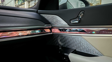 Продам новую BMW 740i xDrive с монитором и гарантией на автомобиль