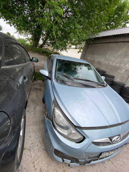 Продается автомобиль Hyundai Accent 2012 года автомат битая. Ташкент.