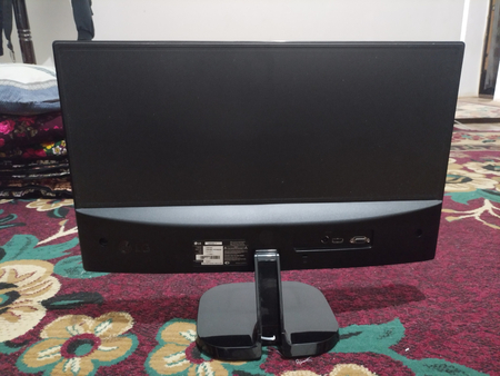 Монитор LG бу HDMI кабель и питание есть