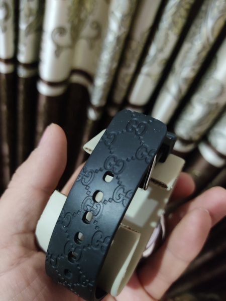 Меняю Часы оригинальные привозные gucci