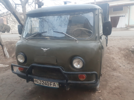 Mashin   uvz  yil1984 xama  dokmet bor