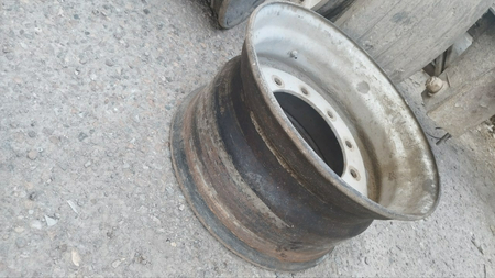 Диска сотилади прицепга 22.5 холати яхши