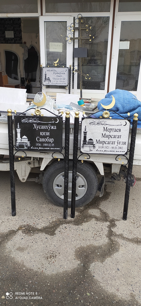Yodgorliklar Памятники