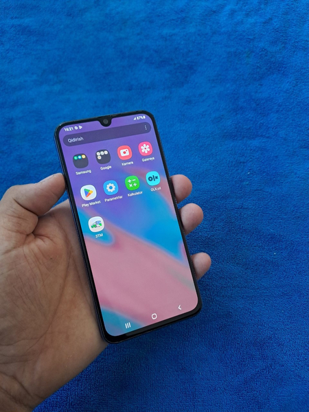 Samsung A40 srochna sotiladi
