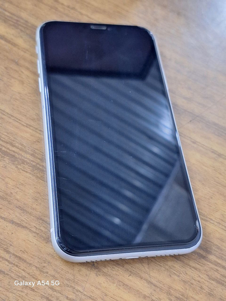 Iphone 11 128 gb li zor 82% zaryadi bemalol yetadi