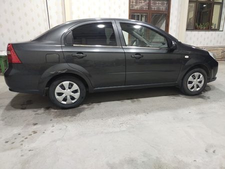 R3 4 pakaleniya gazlari bor ikkta 3 ta joyida kraska bor