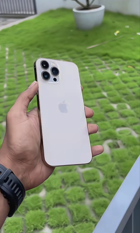 Iphone 13 pro gold
