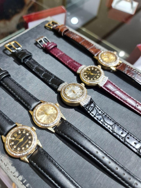 Женские золотые Rolex по доступной цене. Отличный вариант для подарка!