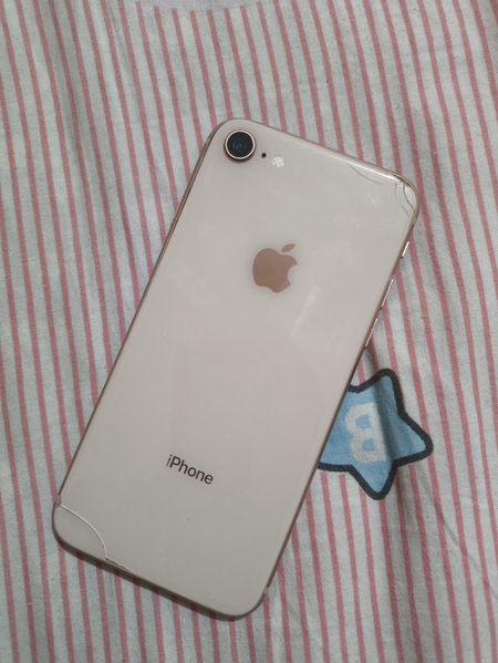 Iphone 8 64 xotira akumlatori 100 usilinni