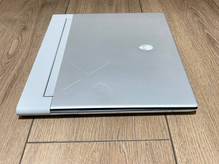 Dell Alienware Ryzen 9 7845HX RX7600XT