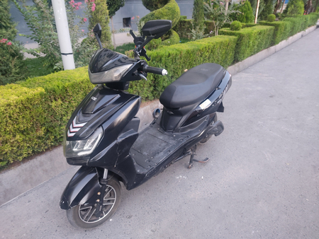 Skuter elektroniy