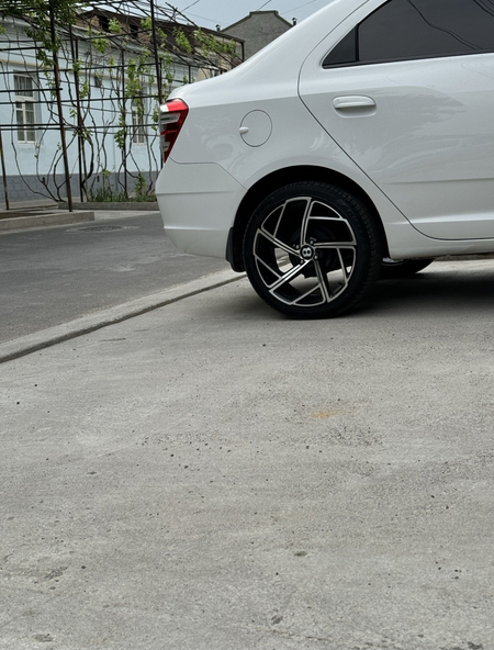 Diska Balon Bentley bakalavr R 215/50/17