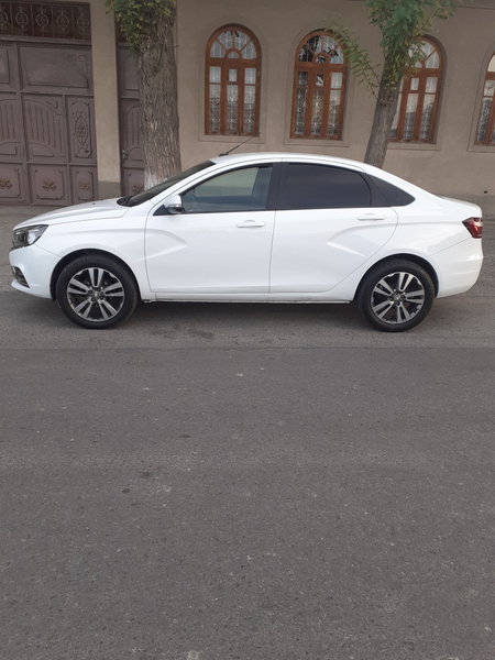 Lada vesta sotiladi