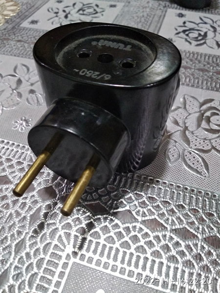 Тройник, электрический разветвитель