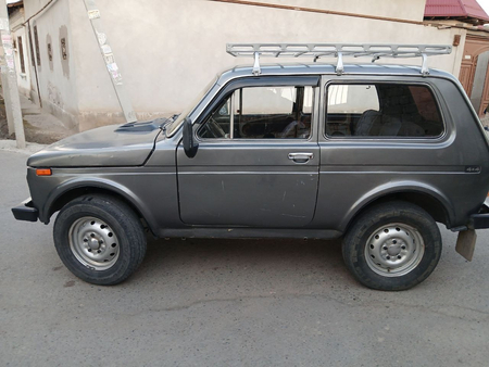 Niva 1600 мокрый асфальт