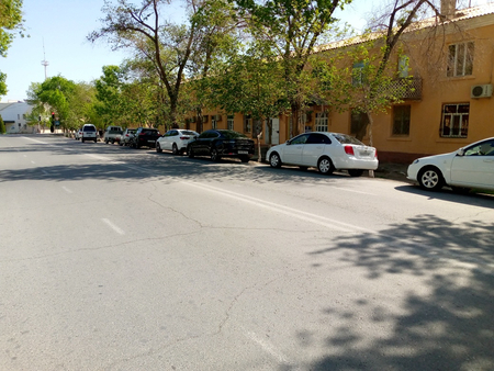 УВД светофор ёниндаки домда 1-этажда 3 хонали квартира сотилади