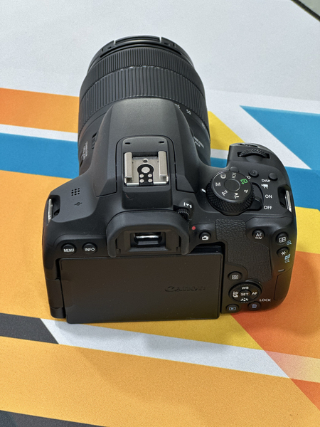 Canon EOS 850D Kit 18-135mm USM