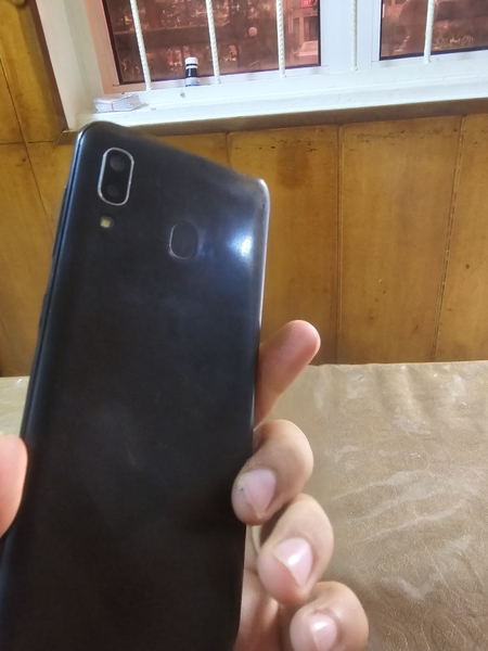 Samsung A20 alishtiraman holati yaxshi