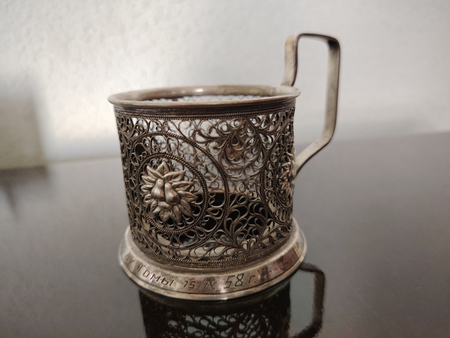 Редкий подстаканник с узорами и чеканками груши