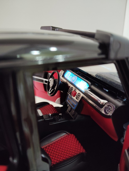 Mersedes benz g 63 brabus 1:18 masshtab