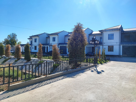 Продам евро Коттедж Юнусобадском районе Тутзор махалла 6 комнат 250м2