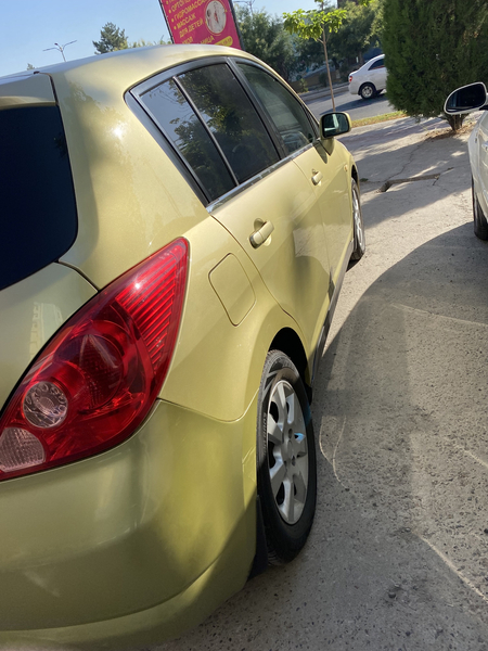 Nissan Tiida sotiladi