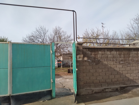 Ховли уй сотилади