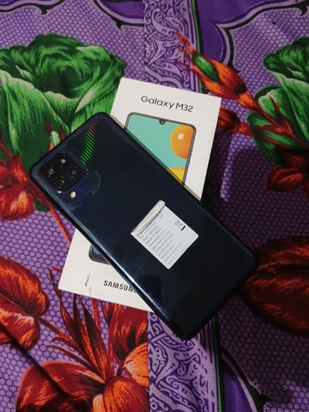 Samsung m32 6/128 ideal